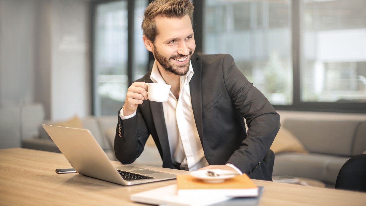 How Money Changes People's Behaviors : The Psychological Effects of ...