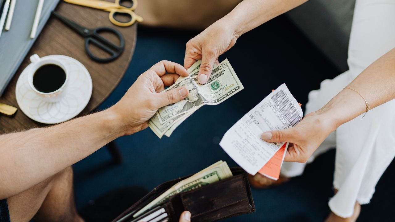 How Does Check Cashing Work? - Finance Reference