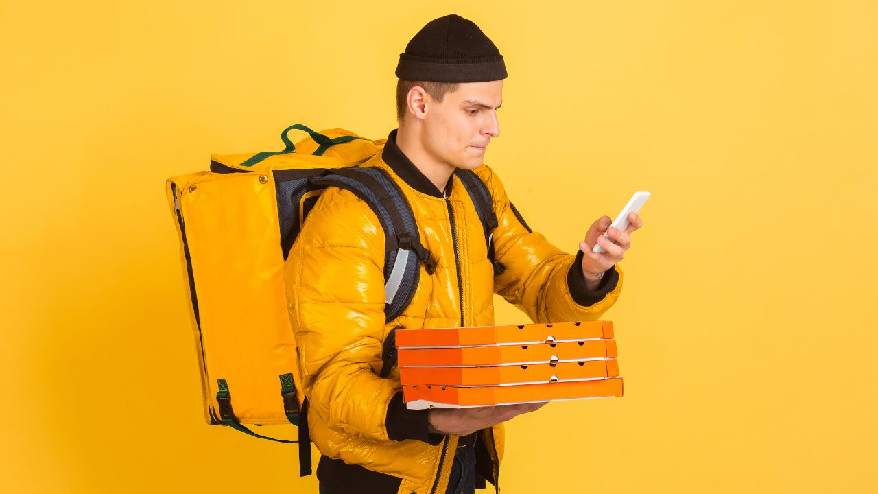 Postmates vs GrubHub – Which Food Delivery Service Should You Choose ...